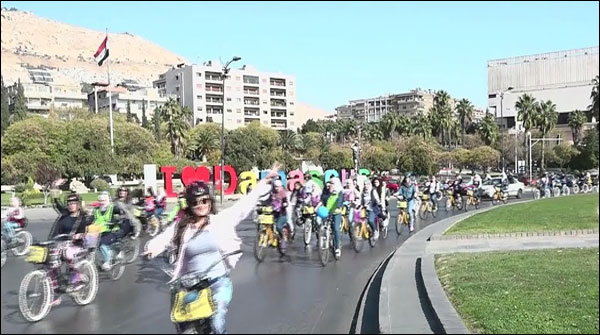 شام میں سائیکل سوار خواتین کی میراتھن