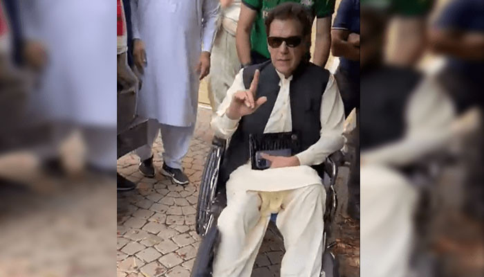 تم قتل کرو ہو کہ کرامات کرو ہو