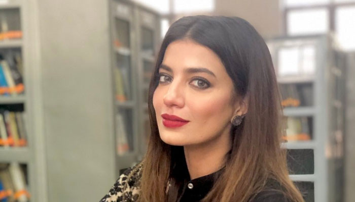 Rabia Butt reacts to Hania Aamir, Asim Azhar’s feud