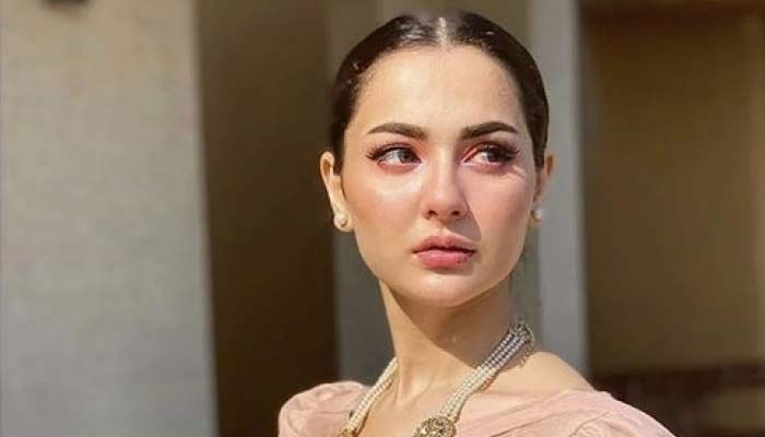 Hania Aamir heads back home after performing first Umrah