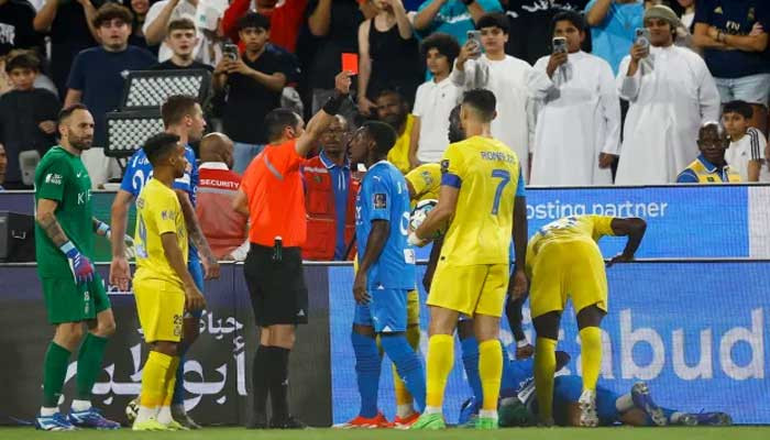 Ronaldo's angry gesture toward referee following red card goes viral:Watch