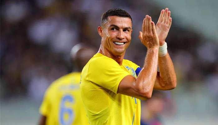 Cristiano Ronaldo shows off his 6th ‘Golden Boot’: See