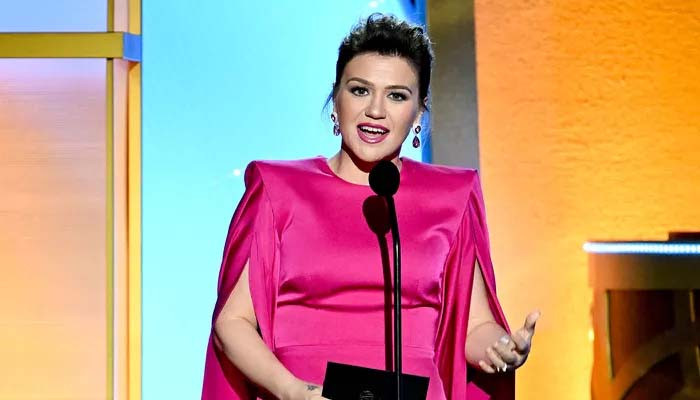 Kelly Clarkson wins award at Daytime Emmys for her talk show