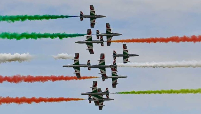 Philadelphia sky lights up with Italian Air Force's historic flyover: Watch