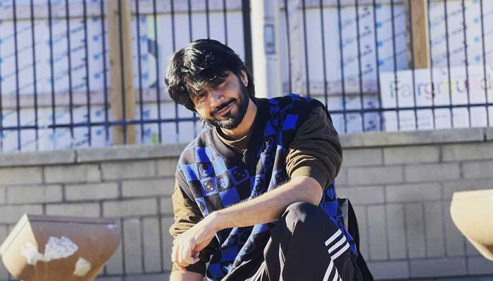 Imran Ashraf makes fan's dream come true