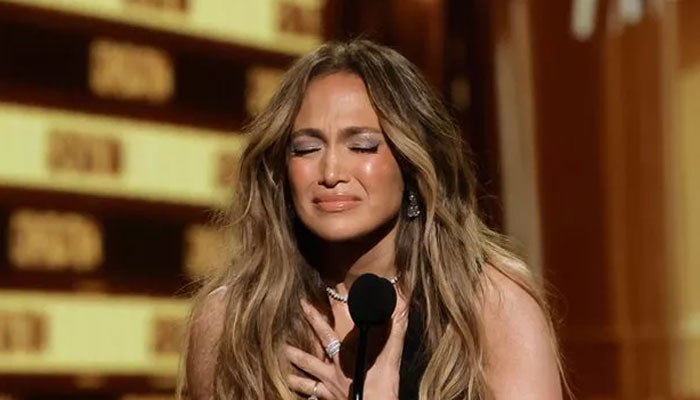 Jennifer Lopez breaks down in tears as her film gets standing ovation ...