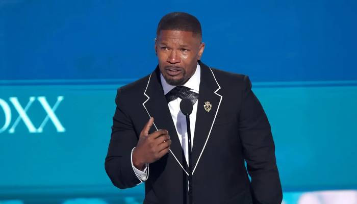 Jamie Foxx recounts his near-death experience in tearful BET Icon speech