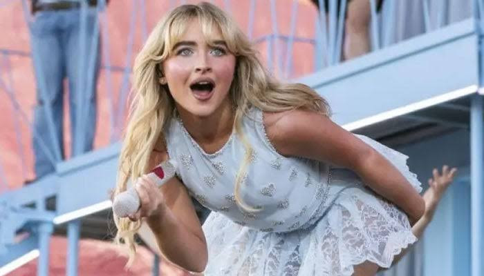 Sabrina Carpenter leaves fans worried with dramatic fall at London show