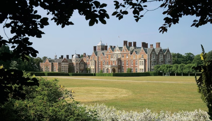 Andrew Windsor's move to Sandringham instead of Frogmore Cottage explained