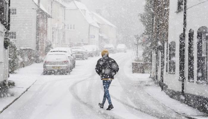 UK residents must follow this simple rule to stay safe in icy conditions