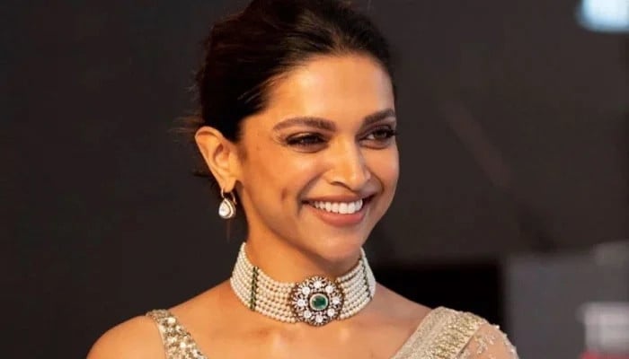 Deepika Padukone hosts warm fan event after cozy birthday getaway