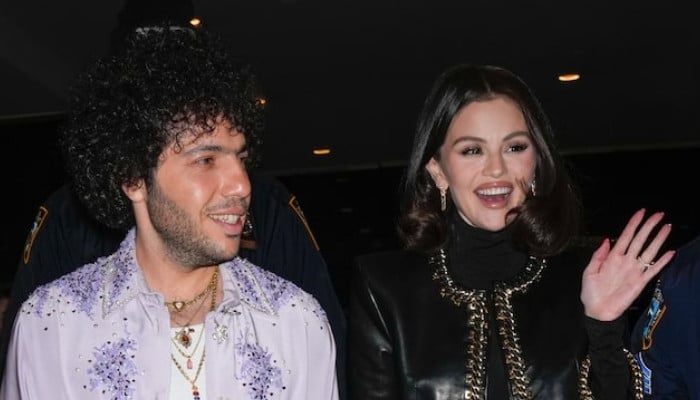 Selena Gomez hushes split calls with adorable message after Benny ...