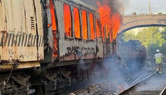 UK: Trains cancelled after huge fire breaks out at Oulton Broad railway ...