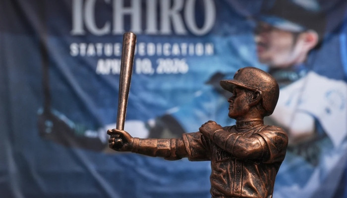 Ichiro Suzuki statue reveals hit by mishap as bronze bat snaps