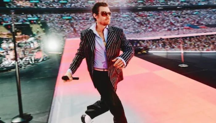 Harry Styles, Shania Twain unite for touching tribute at Wembley ...