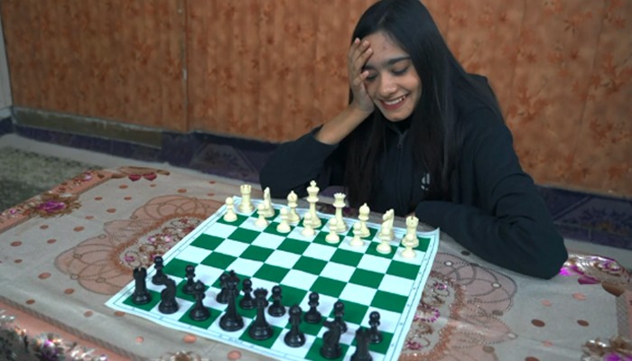 شطرنج میں عالمی ریکارڈ بنانے والی پاکستانی لڑکی
