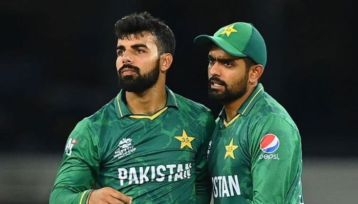 بیٹنگ میں شاداب خان کو کیسے استعمال کریں؟ بابر اعظم نے پلان بتادیا