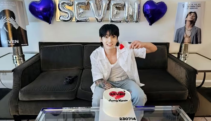 کورین گلوکار کے گیت نے ڈھائی گھنٹے میں عالمی ریکارڈ توڑ دیے