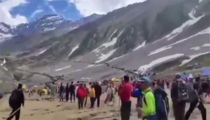 مقبوضہ کشمیر میں انتہا پسند ہندو یاتریوں کا گھوڑی بانوں پر تشدد، 40 زخمی