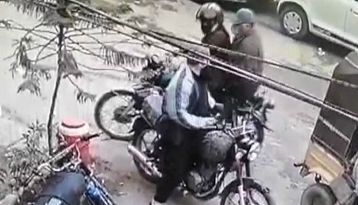 کراچی، بھینس کالونی میں بیوپاری سے رقم چھین لی گئی