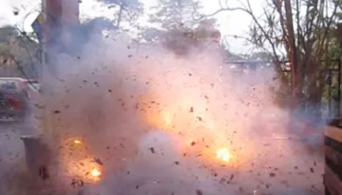 نوشکی: پولیس موبائل کے قریب دستی بم کا دھماکا، 1 شخص جاں بحق